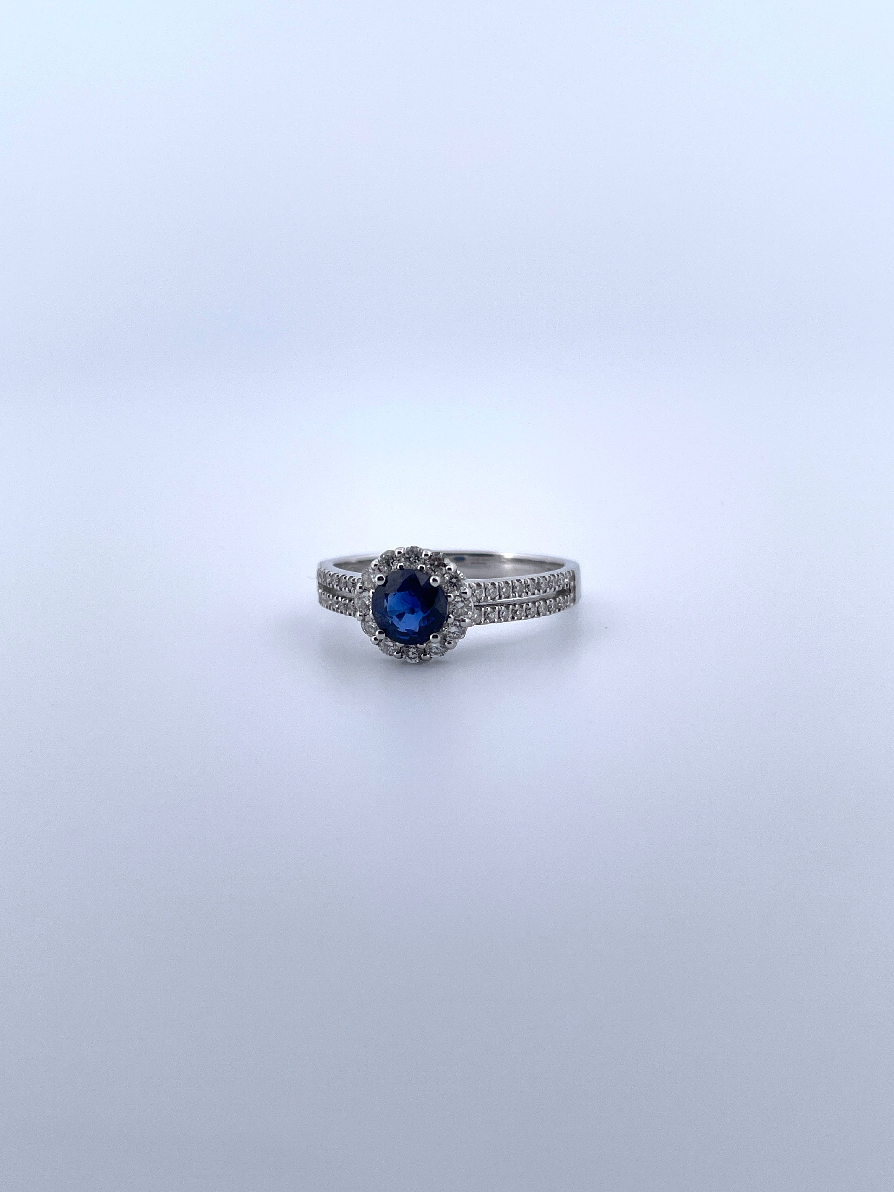 Blue Sapphire Halo Ring – The Diamond Studio