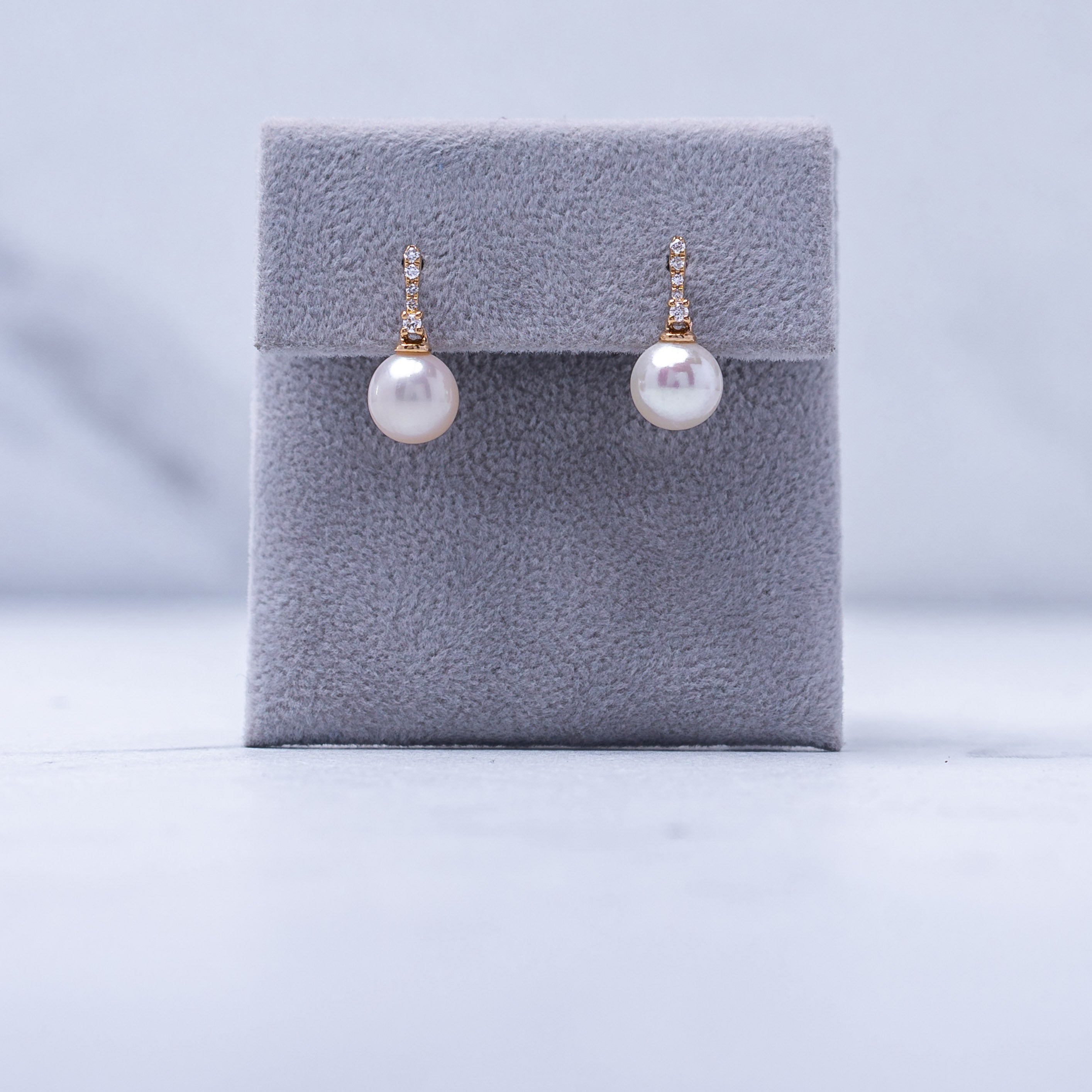 Pearl stud – The Diamond Studio